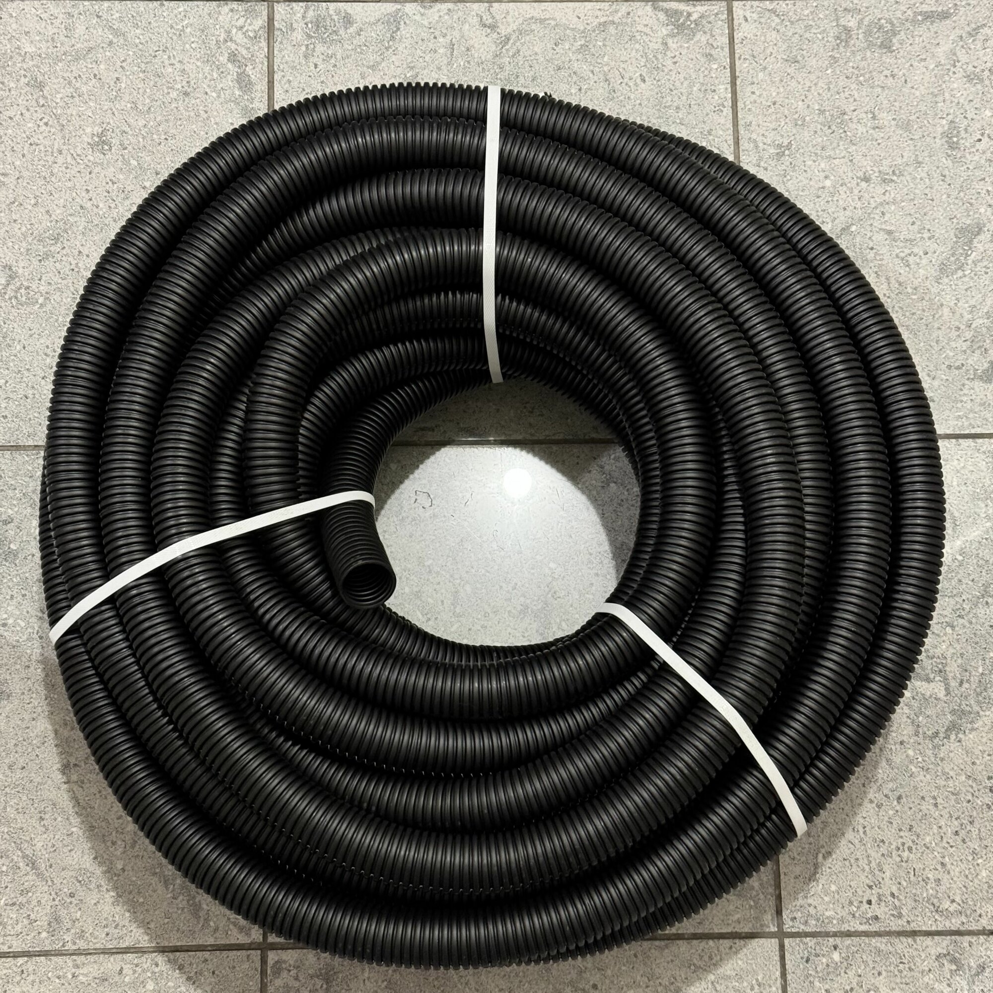 Гофра 40мм, длина-30м бухта, цвет - черный.