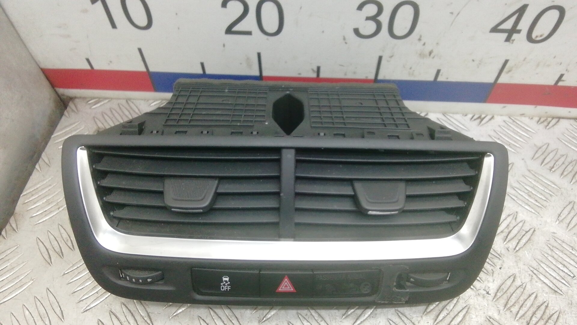 Дефлектор OPEL MOKKA 1, Номер 95316389, 95437803