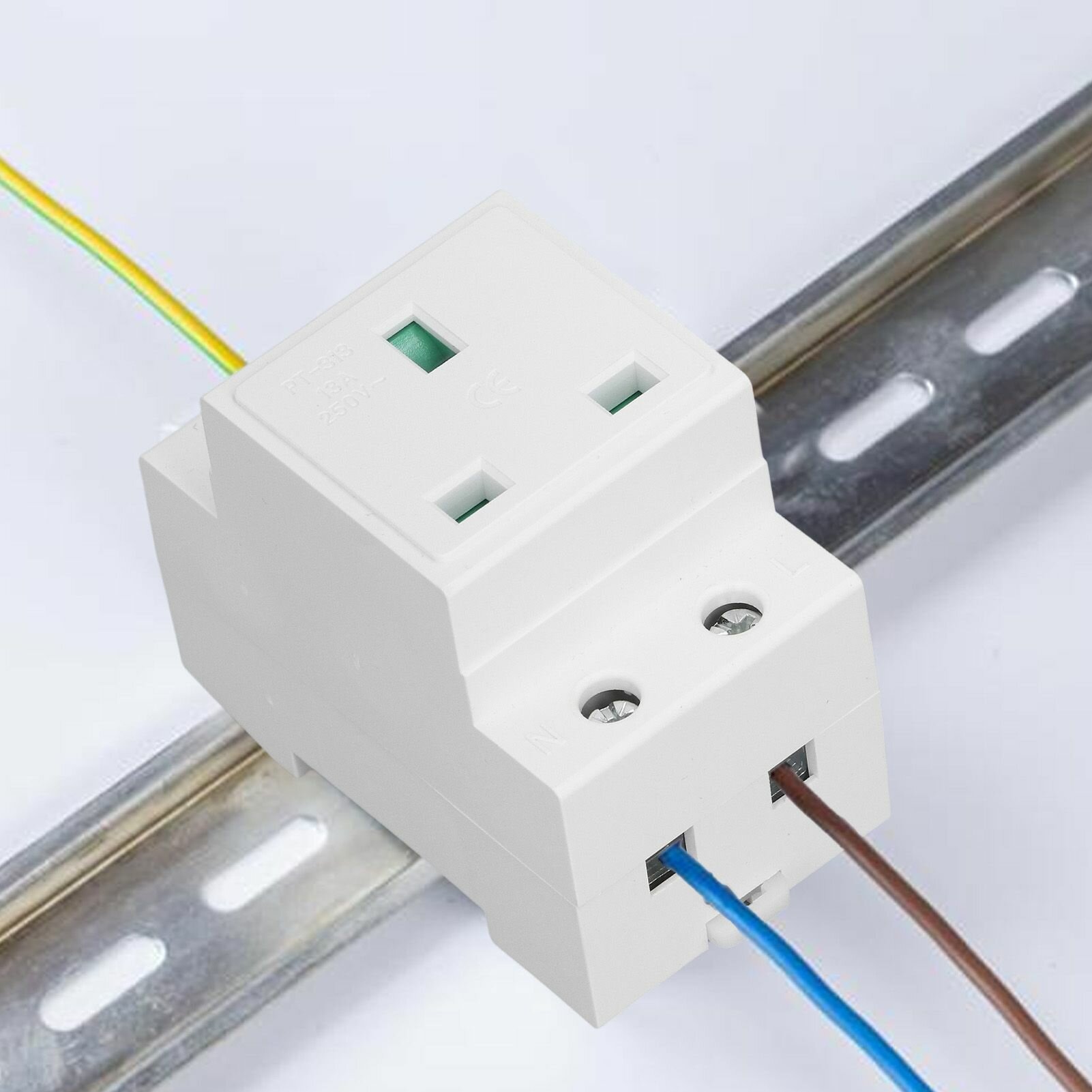 Разъем заземления на DIN-рейке Встроенный защитный разъем для установки на распределительном щите Британская розетка 250 В