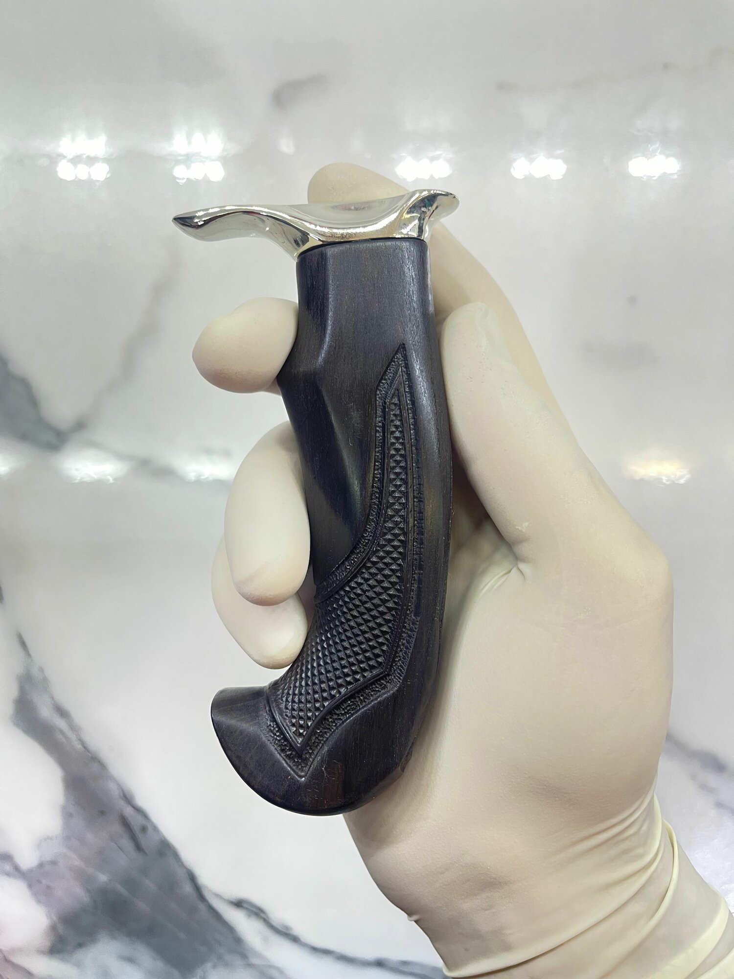 Рукоять для ножа- Сечка 1 в комплекте с гардой. Материалы: Рукоять - дерево черный граб. Гарда- мельхиор