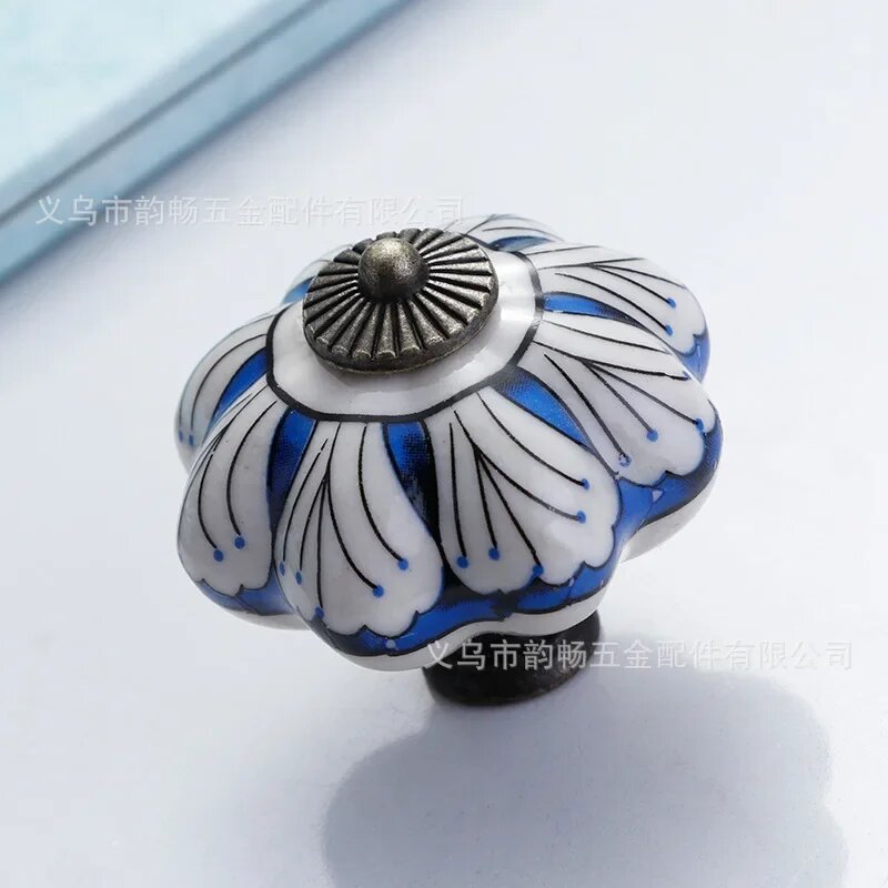 Керамическая ручка для мебели "Тыква", 40 мм 12