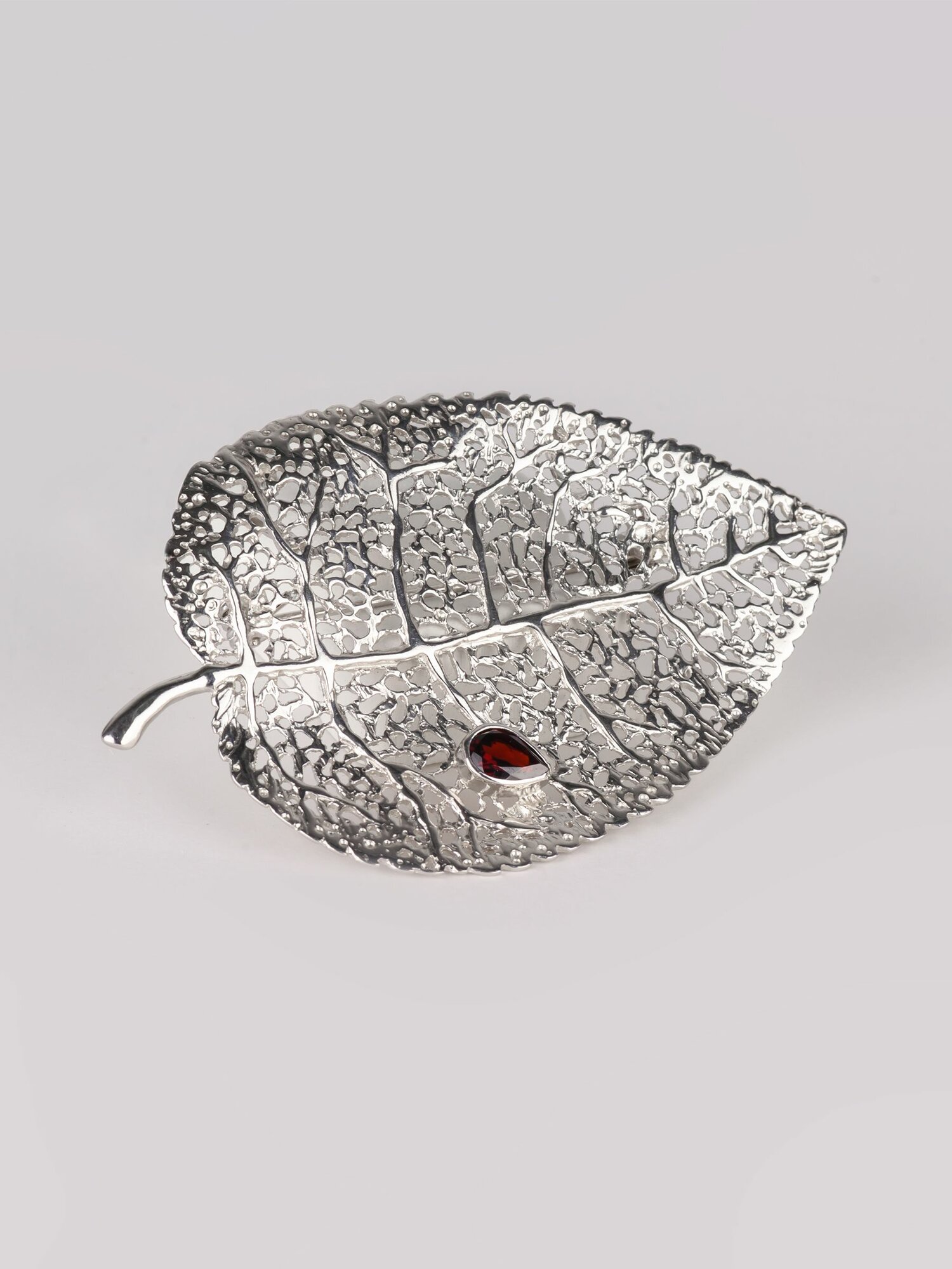 Брошь, серебро, 925 проба, родирование, гранат