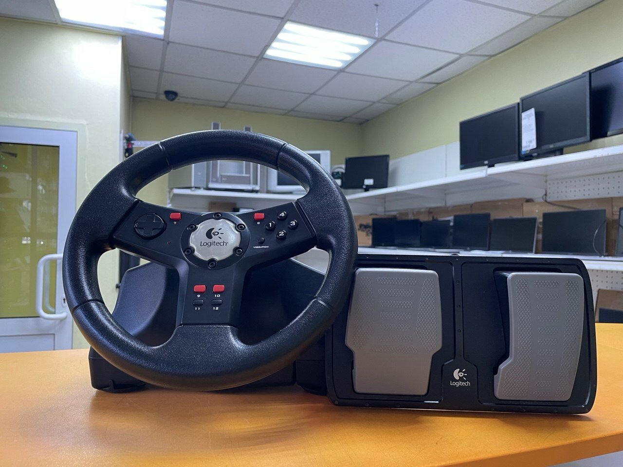 Комплект Logitech Formula Vibration Feedback Wheel
