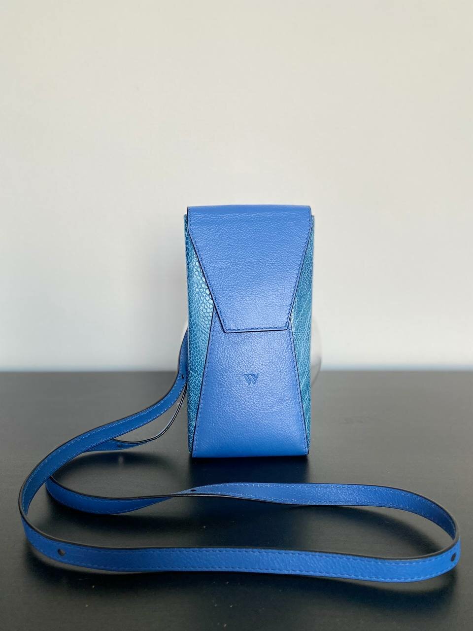 Чехол для телефона Winklmayr Индиана | Кожа страуса | цвет Синий