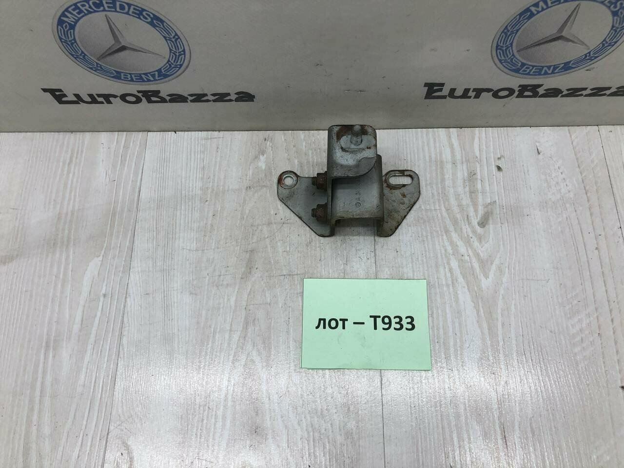 Кронштейн катализатора Mercedes W211 A2114910041