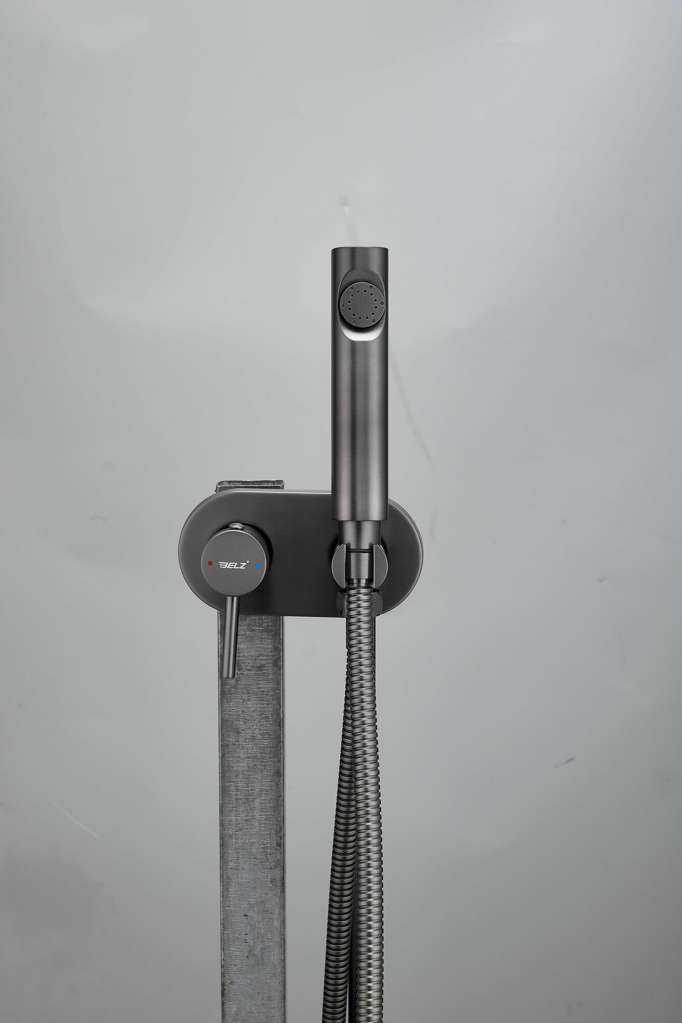 Смеситель с гигиеническим душем цвет серый, латунный Belz B55807-3