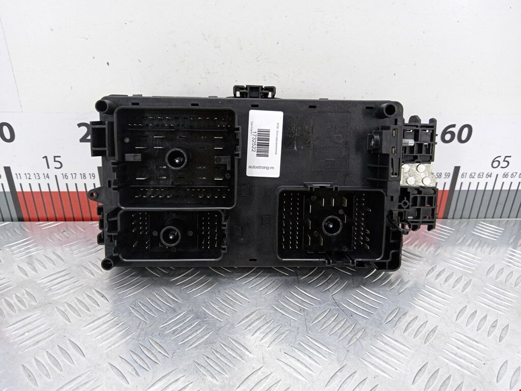 Блок предохранителей Opel Insignia 1 13275881 арт. 1732522