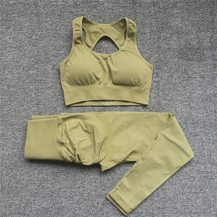 Костюм спортивный