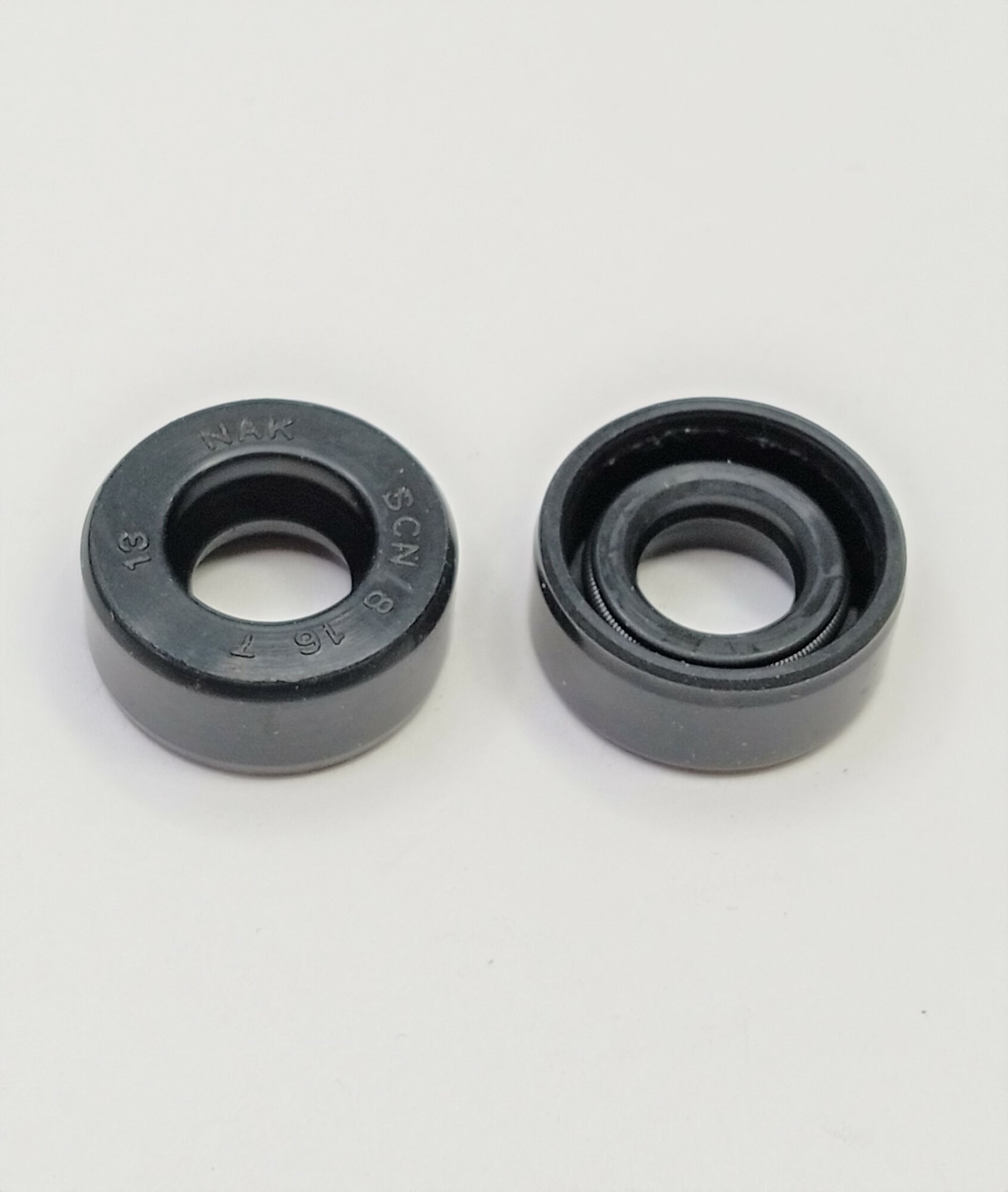 Сальник маслобензостойкий (манжета армированная) высокого давления 8x16x7 SCN NBR-80-K-01B/C/C NAK