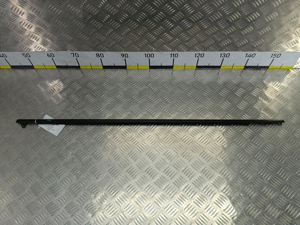 Накладка двери задней Б/У для SUBARU Tribeca WX (2004—2007) 62280XA01B