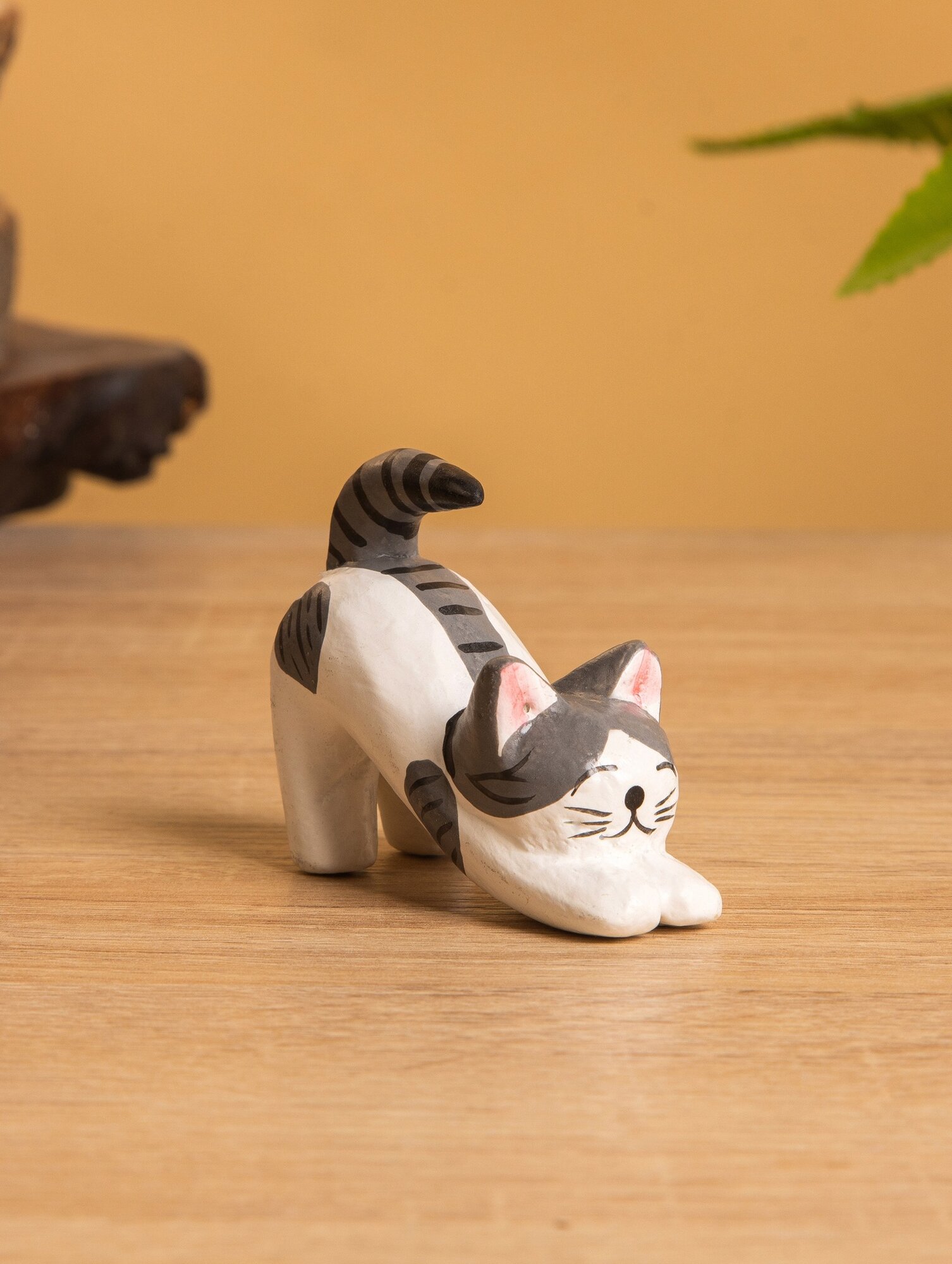 Сувенир «Потягивающийся Кот», 2.5×5×6 см, дерево, черно-белый