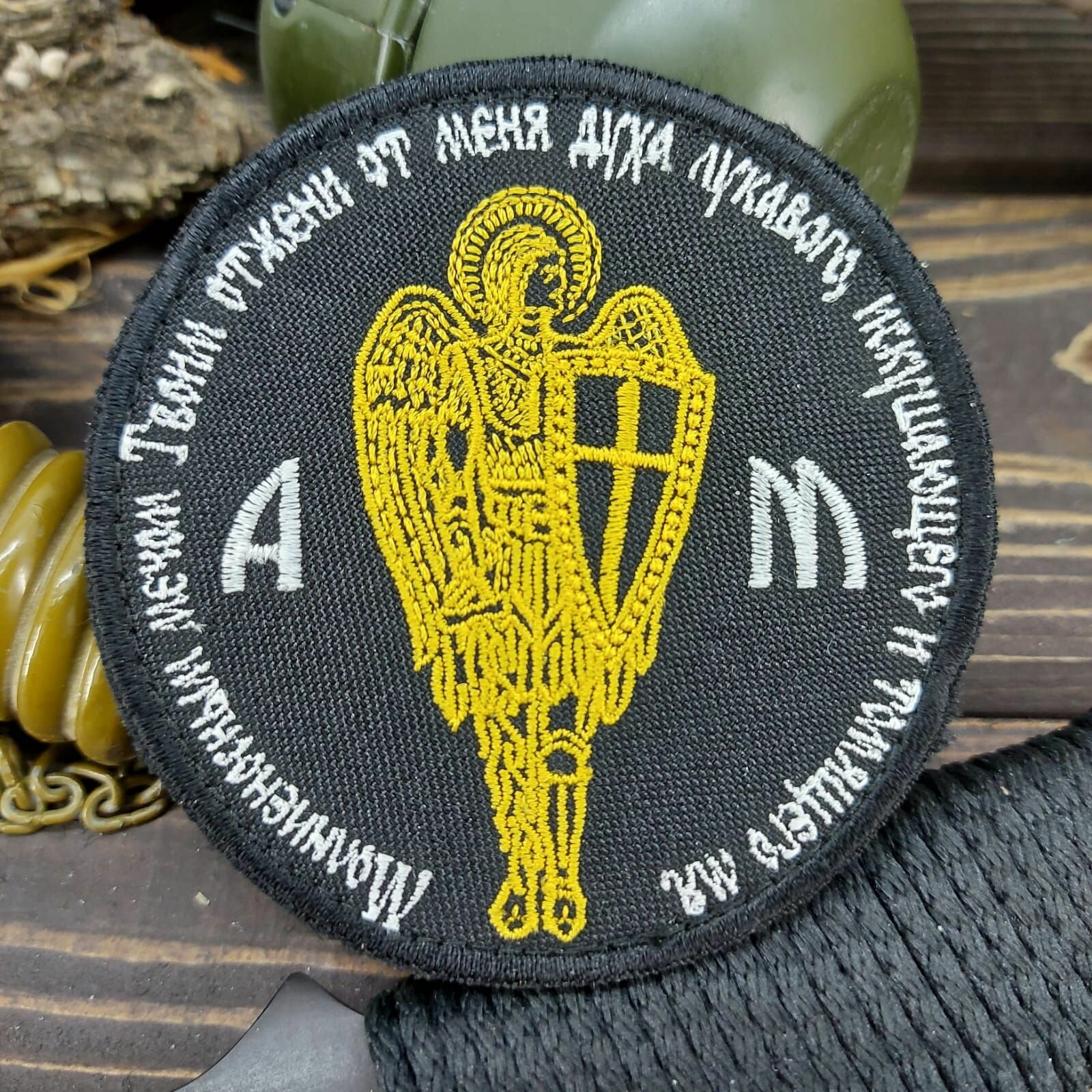 Нашивка ( шеврон патч patch ) тактическая Ангел с мечем и щитом вышитая на липучке D-9 черная (2509696)