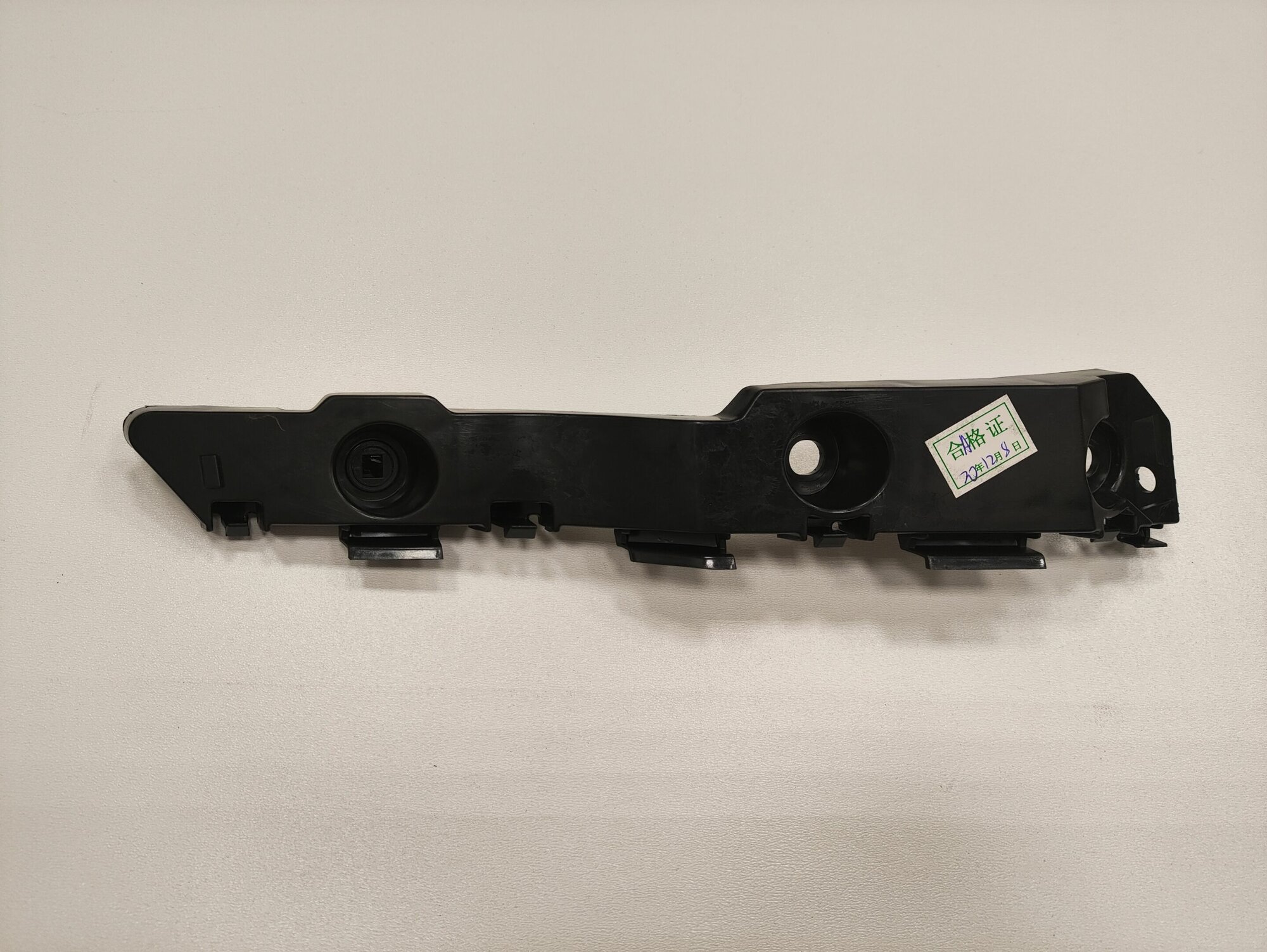 Кронштейн бампера переднего правый Faw X40 [1.6 16V 5MT внедорожник] 1BA0500T1
