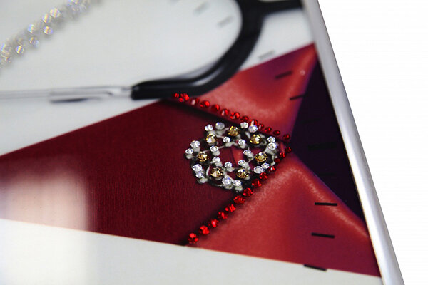 Часы «Женщина врач 1» с кристаллами Swarovski, 30х30 см — фото 1