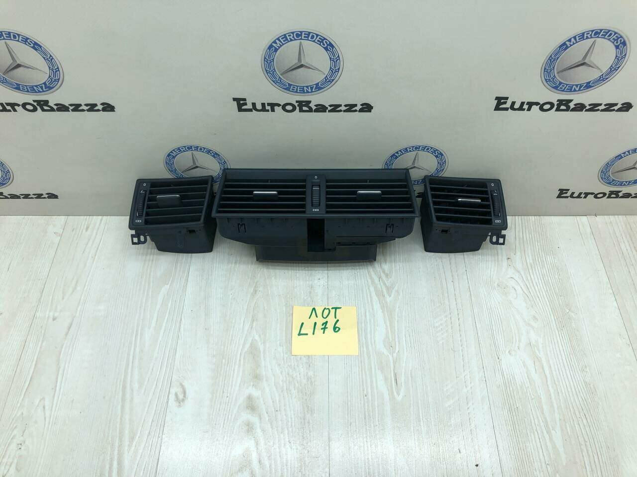 Дефлекторы обдува салона Mercedes W202 A2028300854
