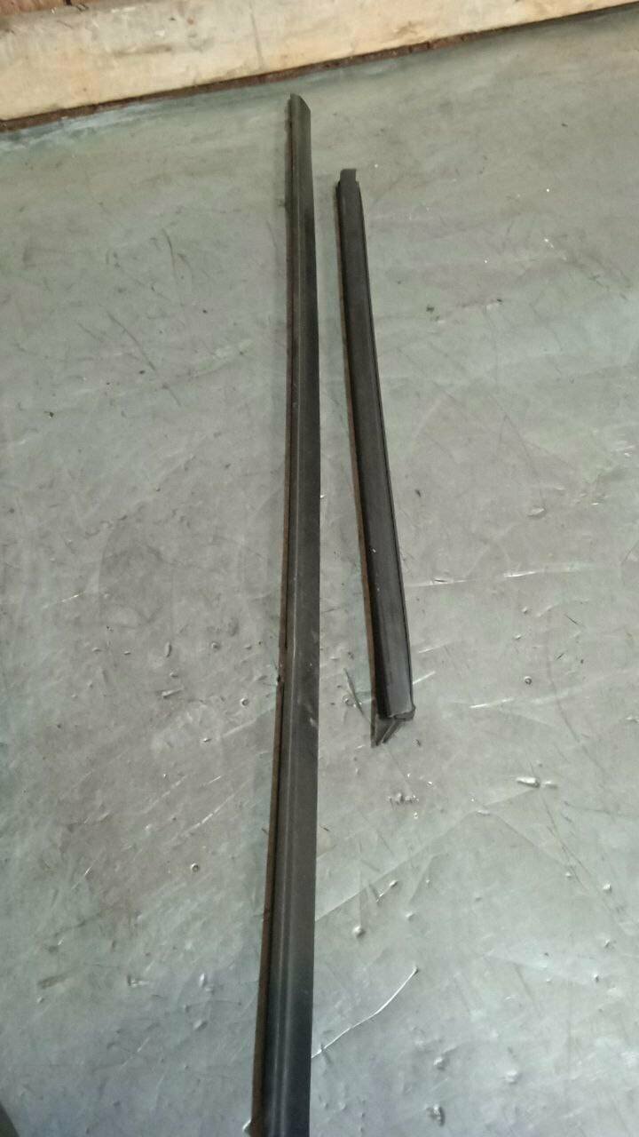 Уплотнитель стекла двери передний левый Citroen C4 2006