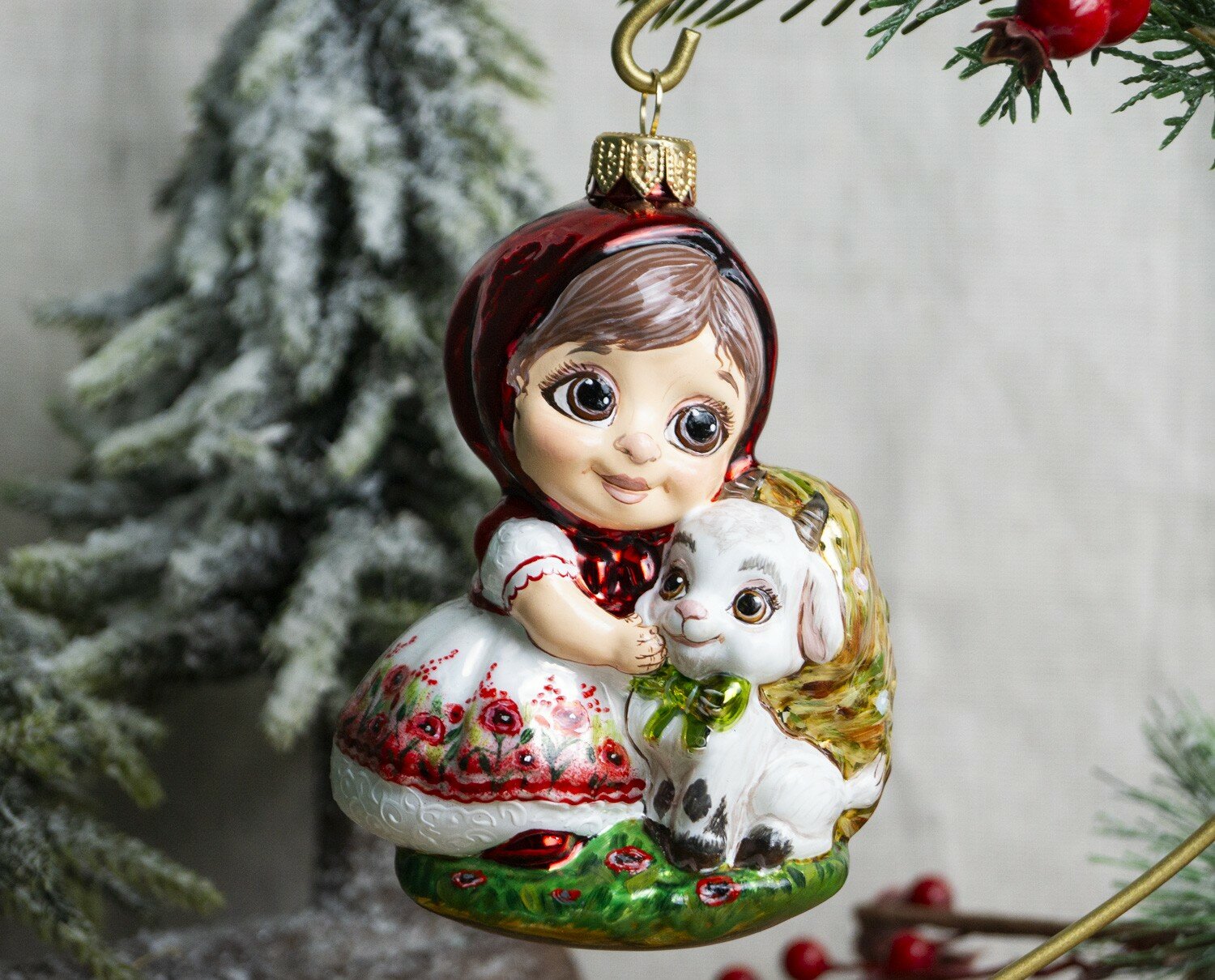 Елочная игрушка Танюша с козленочком