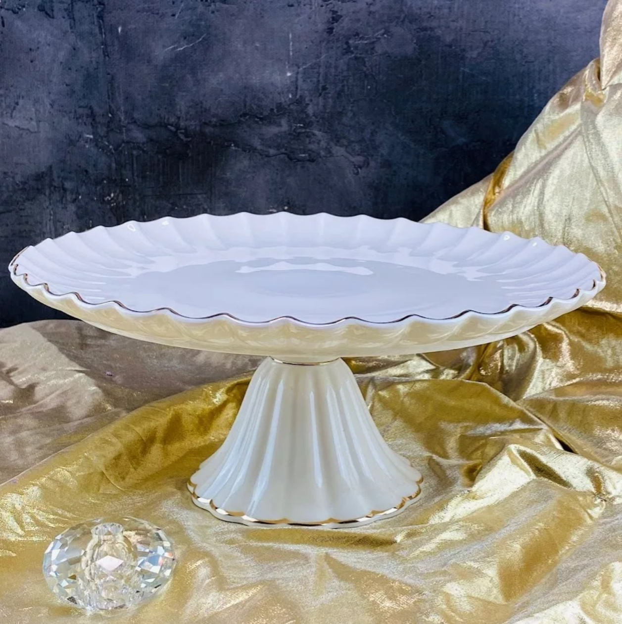 Круглое блюдо 30,5см на ножке Фарфор 102-110 118-102-110