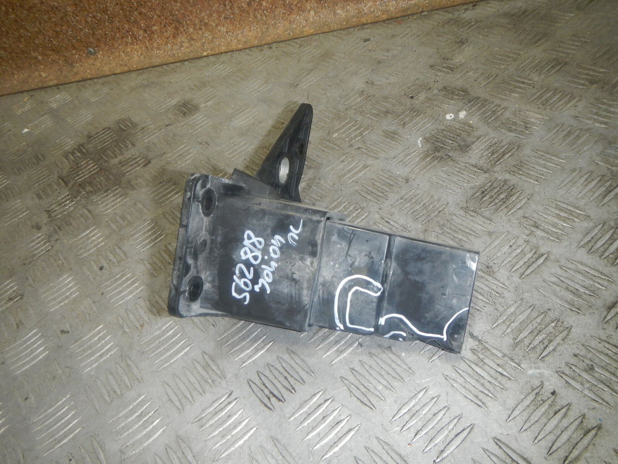 Б/У Кронштейн фары левой, Haval (Хавейл)-JOLION (21-) Haval JOLION (21-) Трещина, отколот кусок. 562818 HAVAL арт. 28031...