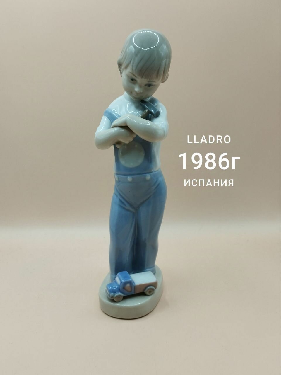 Статуэтка Lladro Мальчик с молотком. Испания