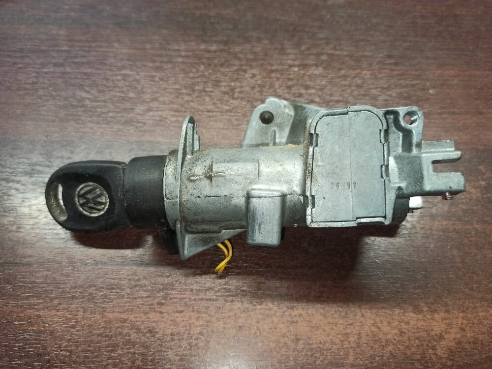 Замок зажигания Volkswagen Audi 4D0905851E