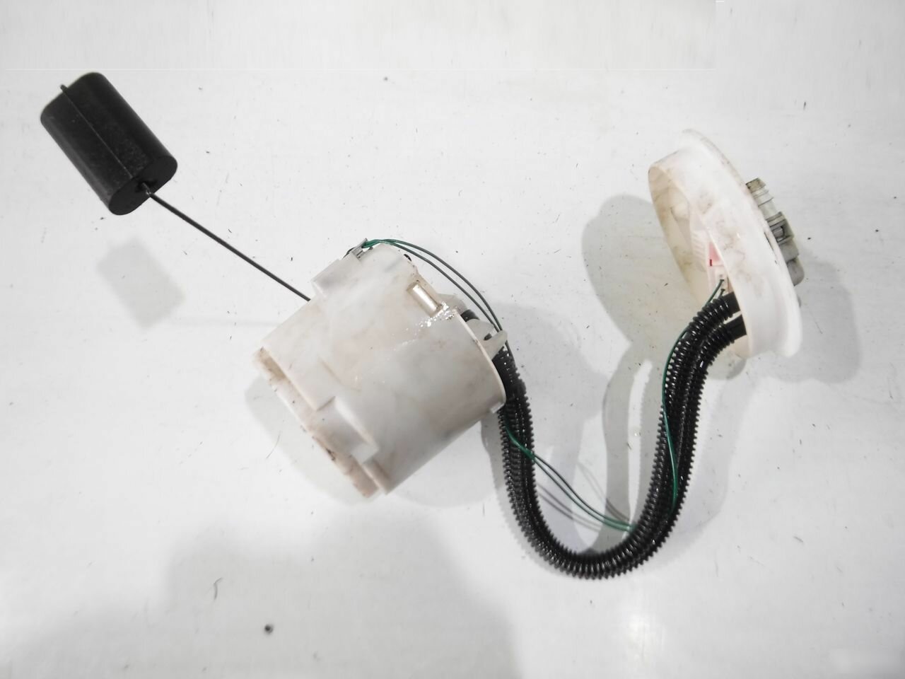 Датчик уровня топлива Ford Focus I 1353204