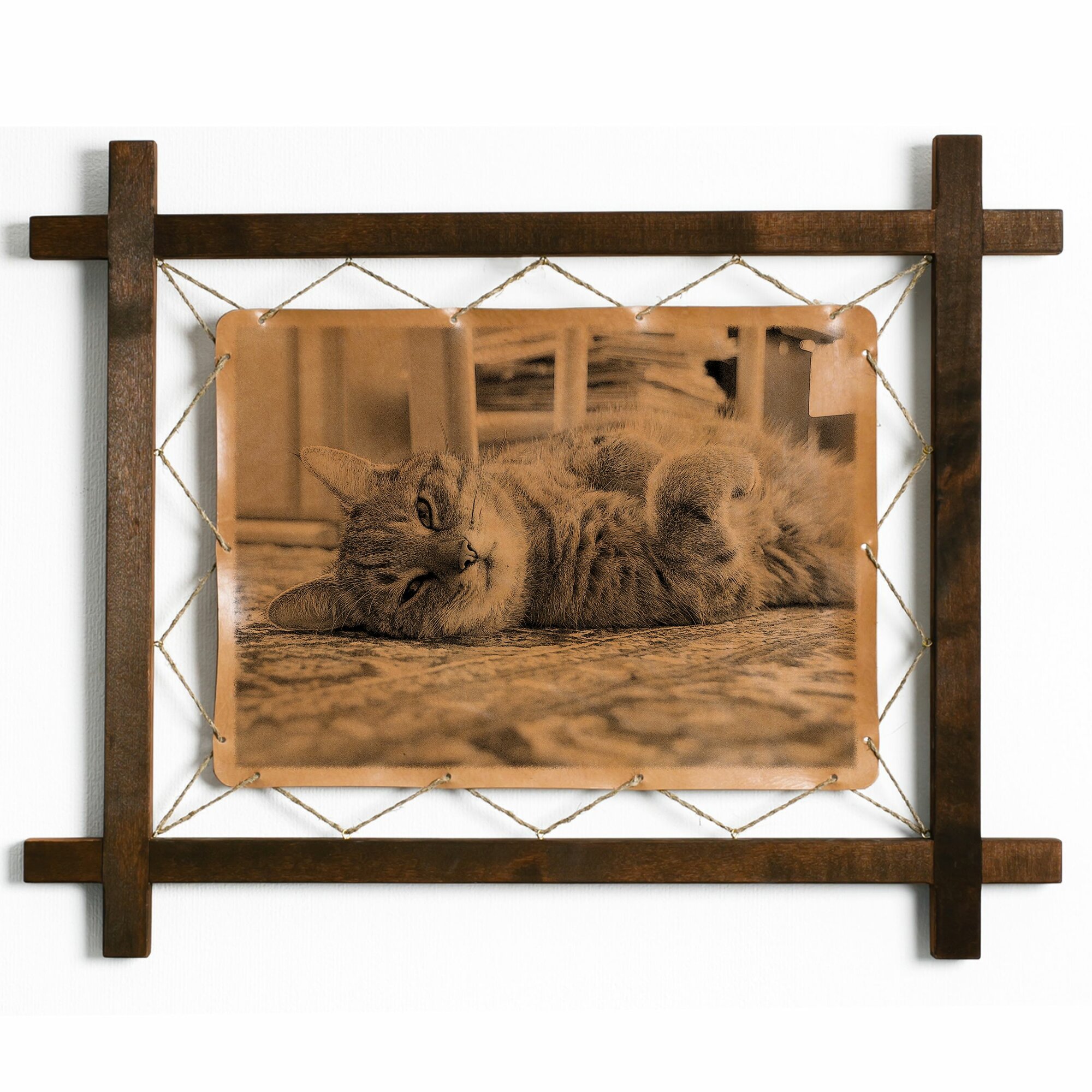 Картина интерьерная из кожи "Кот отдыхает на ковре", BoomGift