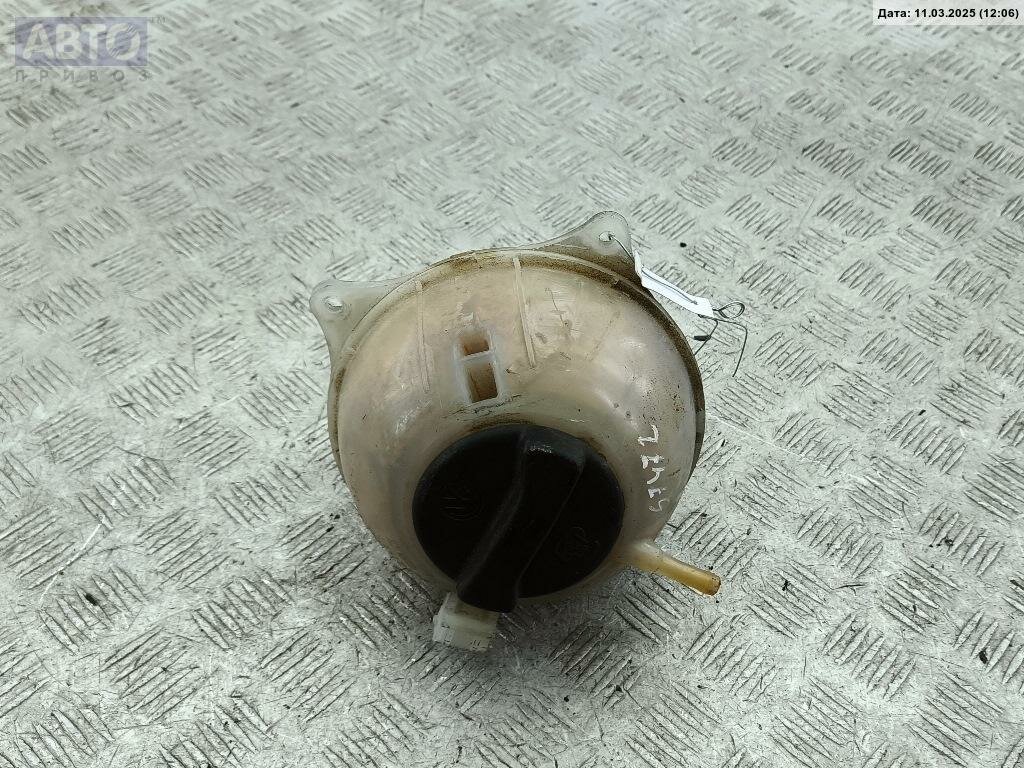 Бачок расширительный Volkswagen Passat B4