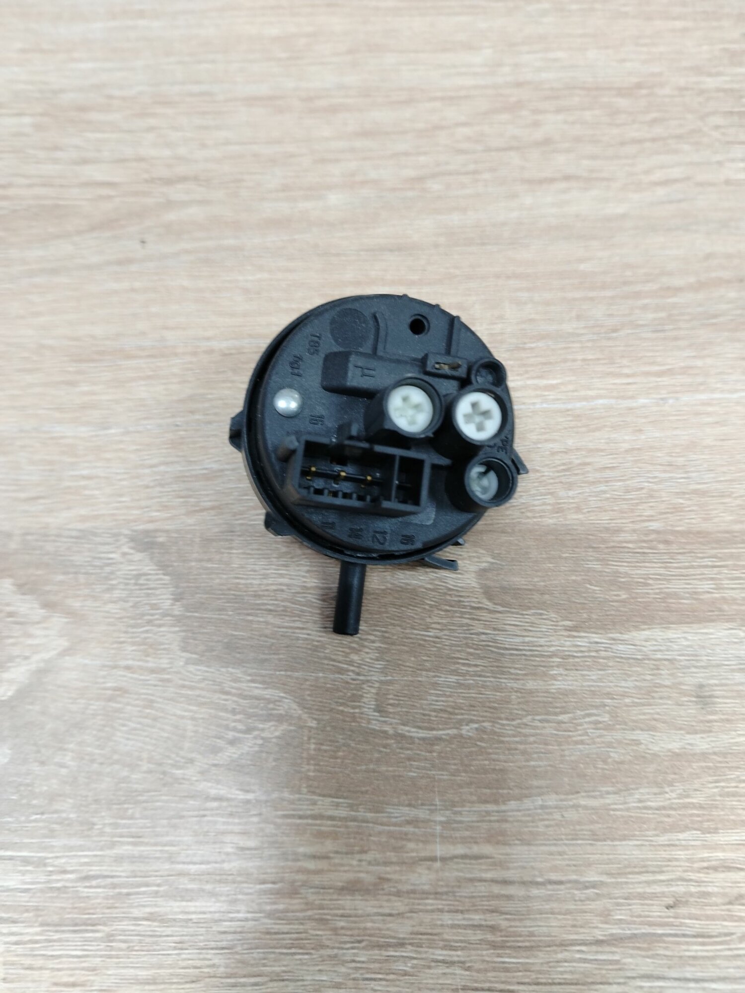 Пюпрессостат (датчик уровня воды) для стиральных машин Indesit, Hotpoint-Ariston, Whirlpool. C00254525.