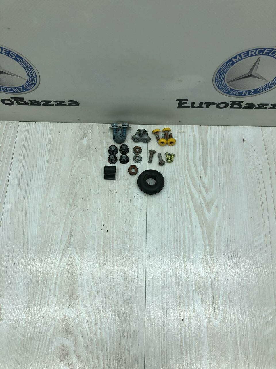 Болт крышки багажника Mercedes X164 А0009907892