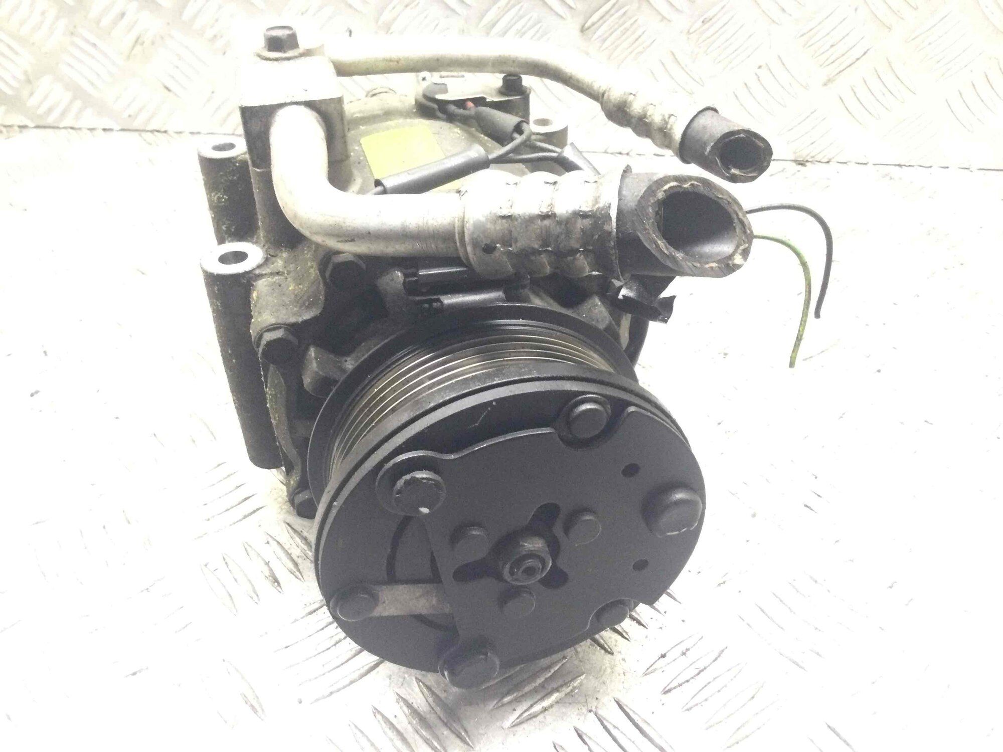 Б/У Компрессор кондиционера Ford Focus 1 поколение [рестайлинг] (2001-2005) 2001 г.