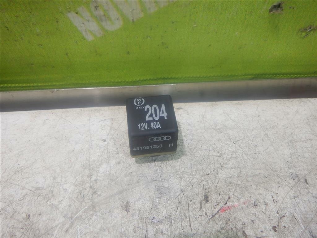 Реле Audi 80 90 B4 91-94