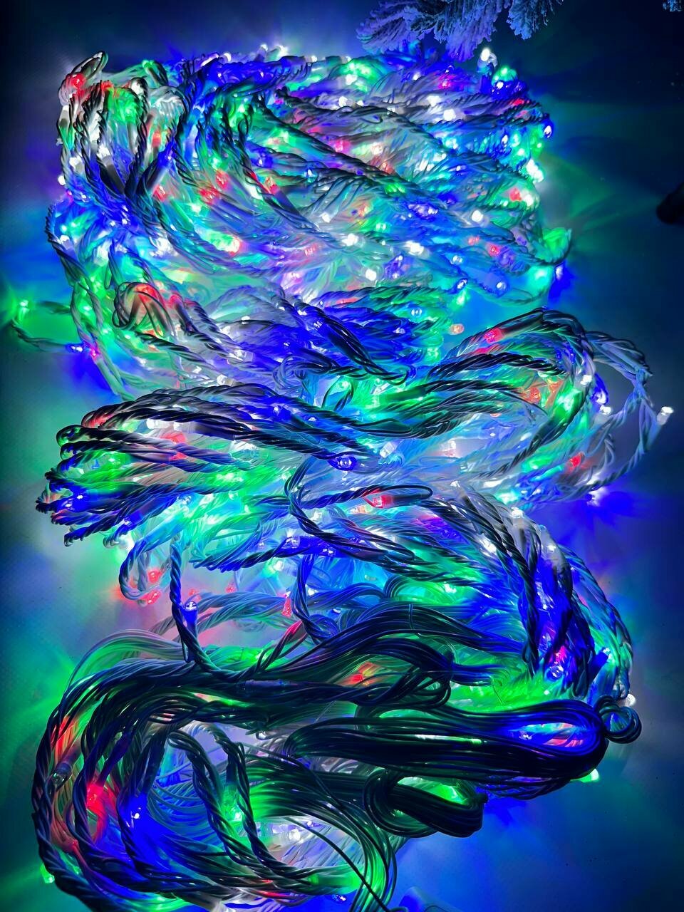 Новогодняя гирлянда уличная светодиодная - Дождь (занавес), Водопад, 960 LED, разноцветная, на белом проводе (2,5 м х 2,5 м), с возможностью наращивания