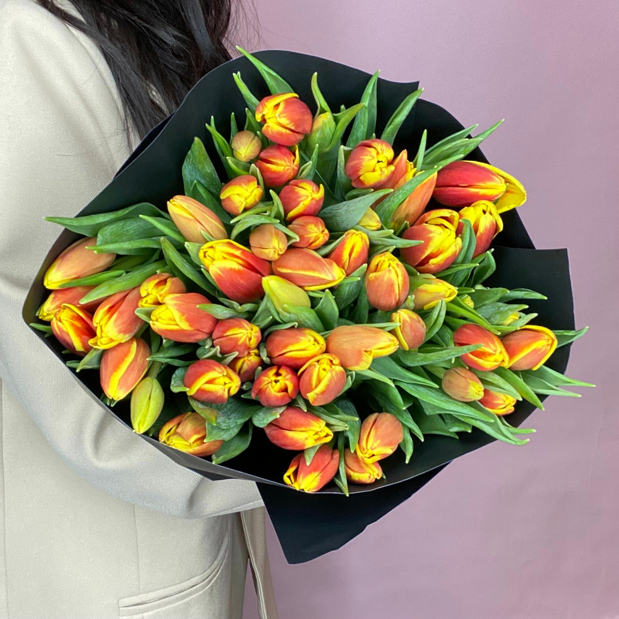 51 тюльпан (тюльпан 51 шт.), высота букета 40 см, ширина 25 см