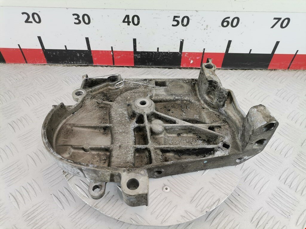 Крышка двигателя передняя Renault Megane 1 8200027196 арт. 1528509