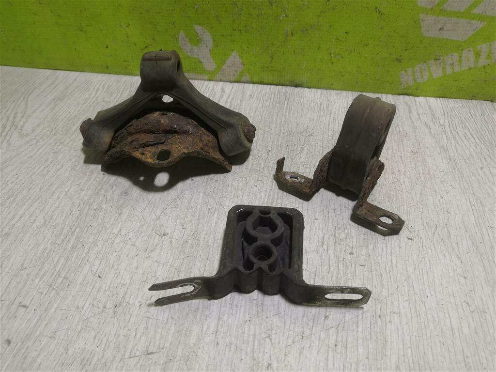 Кронштейн глушителя VW Golf 4 Bora 97-05