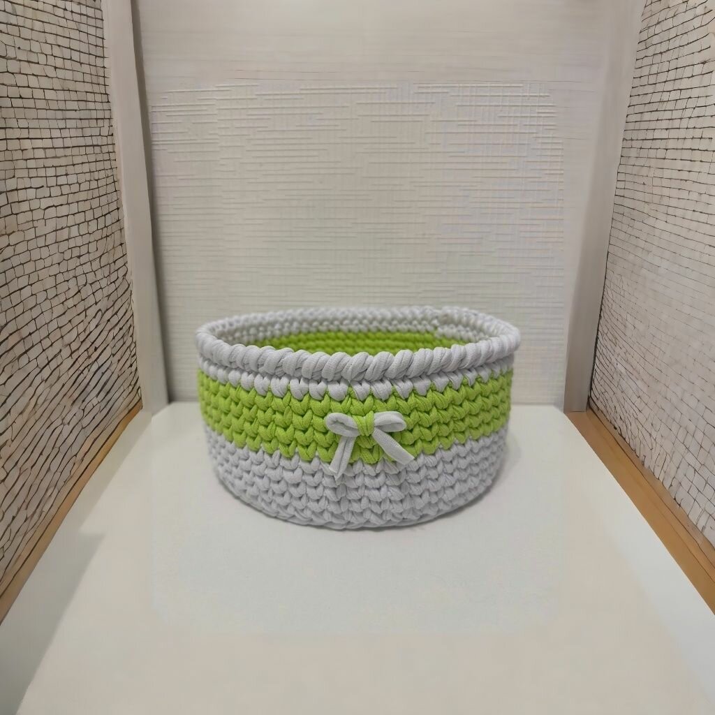 Интерьерная трикотажная корзинка.