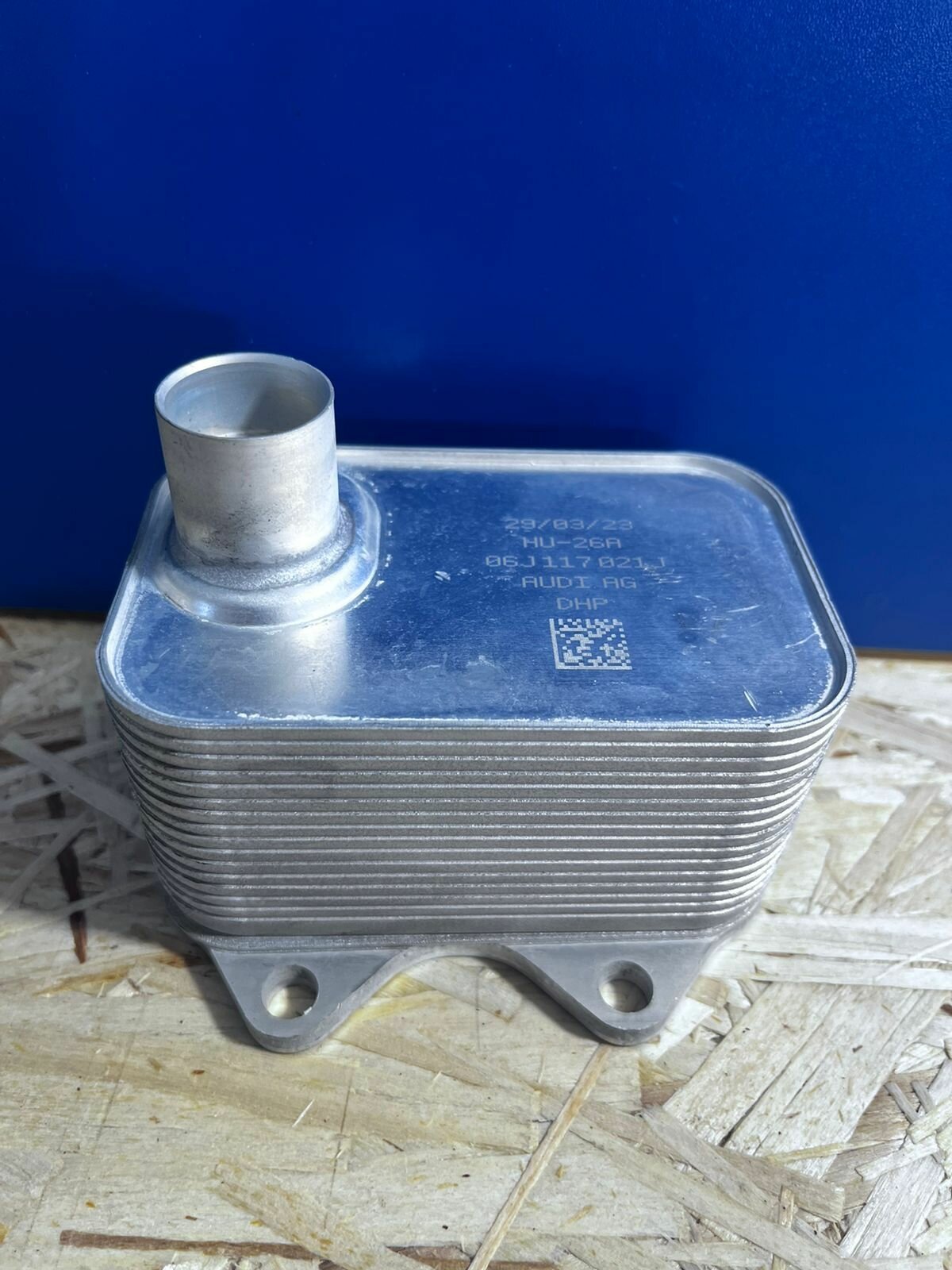 Радиатор масляный (теплообменник) 06J117021Q. Оригинал