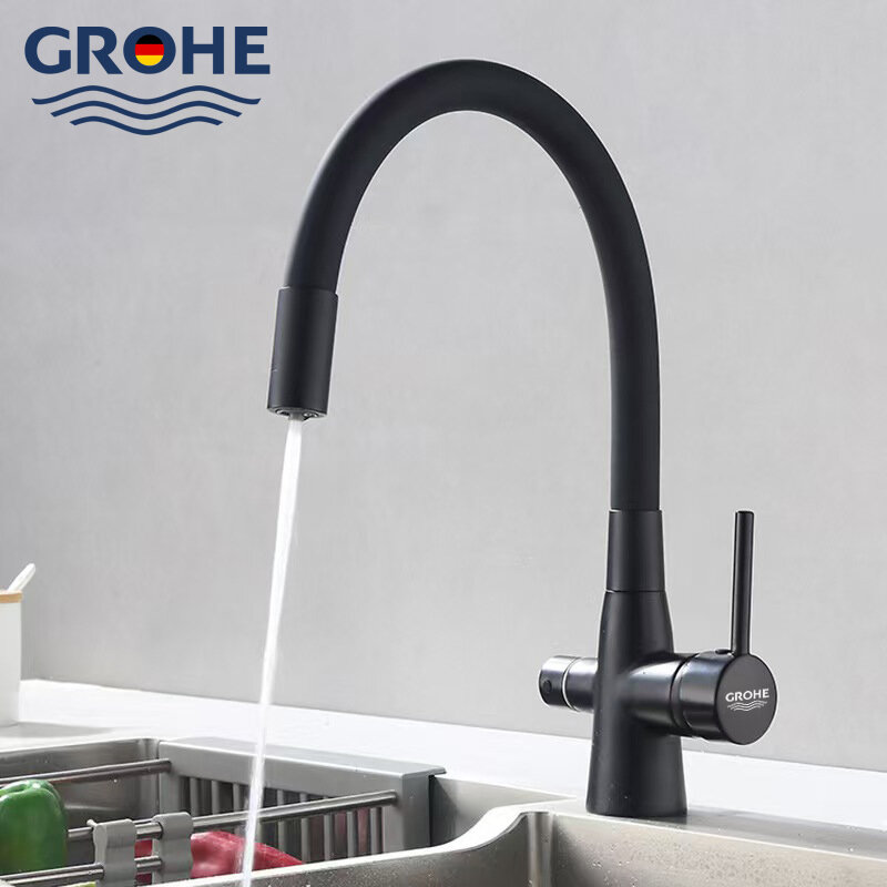 Кухонный смеситель Grohe 3-в-1 с поворотным изливом из силиконового материала.