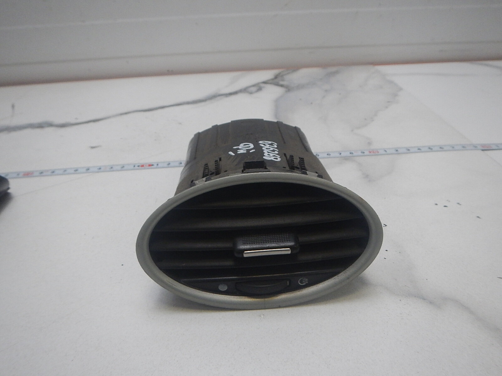 Б/У Дефлектор воздушный, Ford (Форд)-FOCUS 2 (05-08) FORD FOCUS 2 (05-08) Потертости. 636268 FORD арт. 4M51A014L21AD