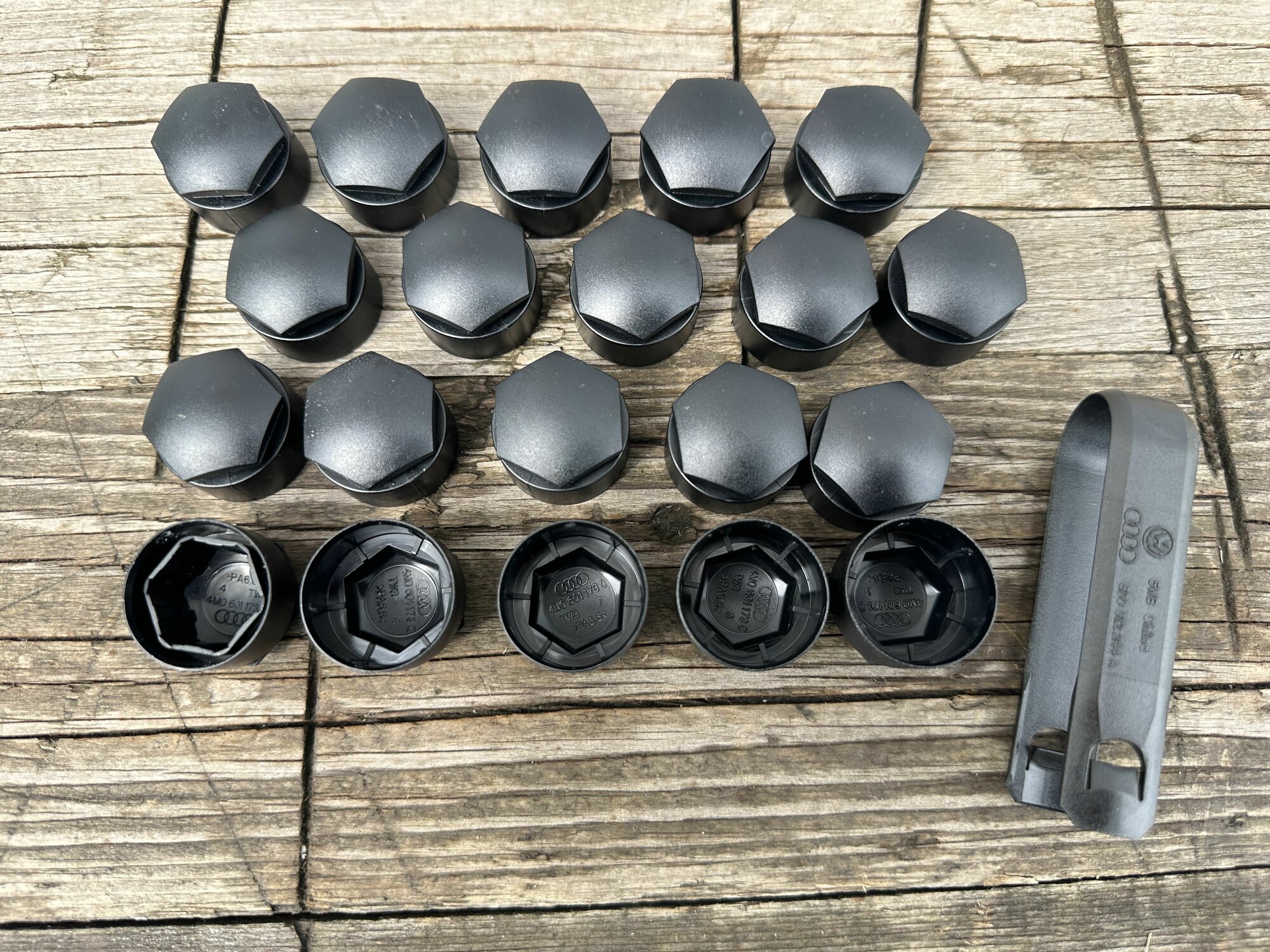 Колпачки болтов дисков vwag (чёрные) 17mm ( 16+4 под секретки)