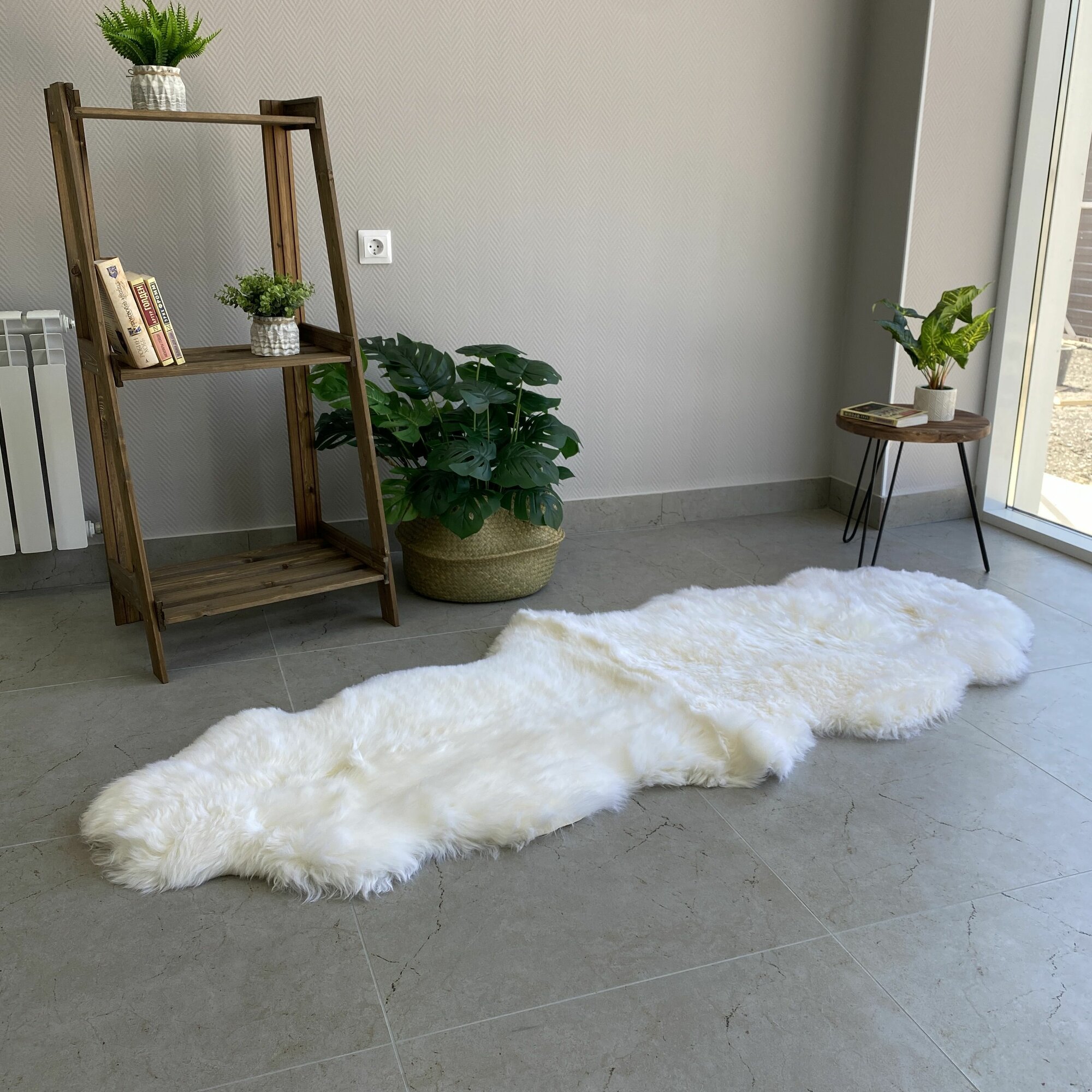 Коврик прикроватный накидка на кресло из натуральной овчины, 195 х 65 см. Кремовый