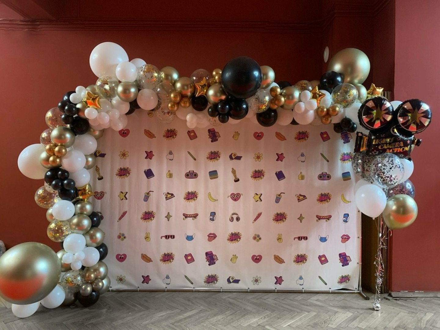 Фотозона из воздушных шаров «Звездный кадр»