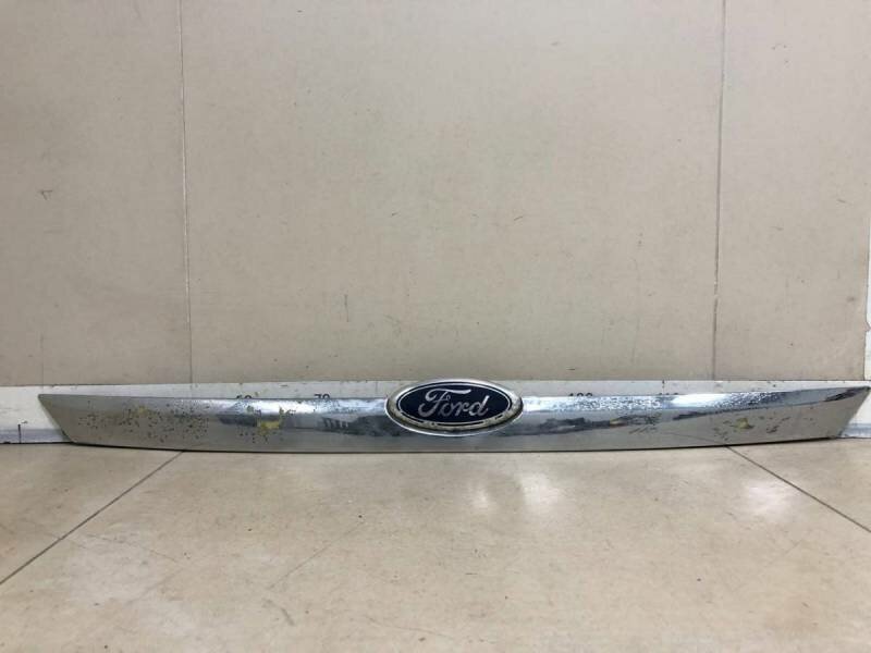 Накладка двери багажника Ford Focus 2 DB 2008-2011 кат.номер: 1581833 8M51A43404A