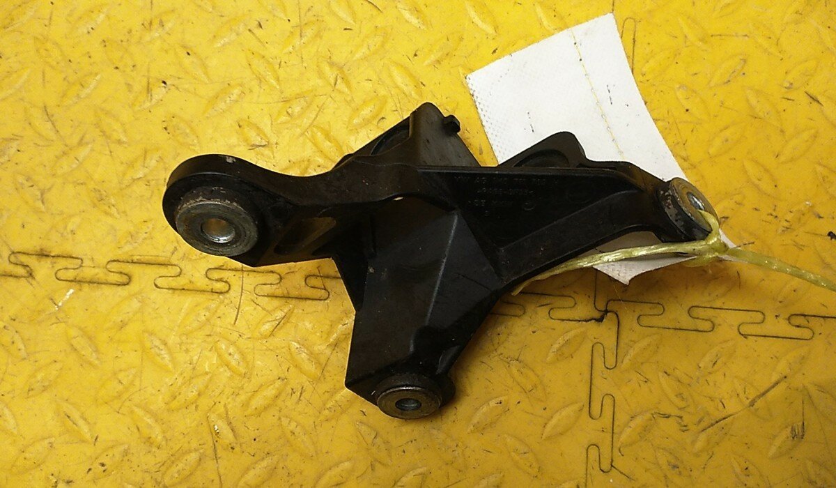 Кронштейн (сопут. товары) Octavia (A5 1Z-) Skoda 1K0711789H