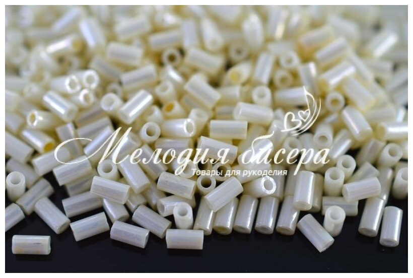 Бисер японский TOHO Bugle стеклярус 3мм #0122 кремово-белый, глянцевый непрозрачный, 5 грамм