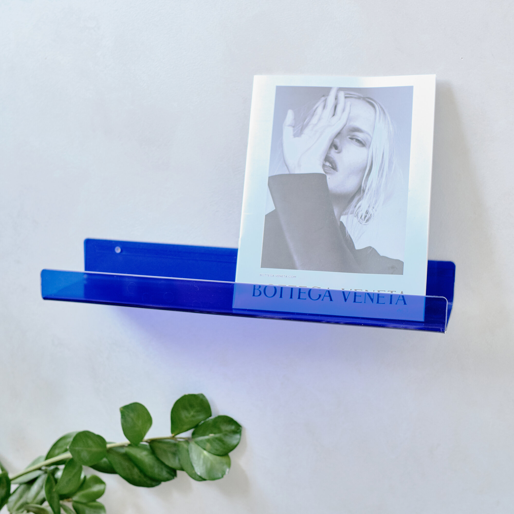 Настенная полка синяя подвесная прозрачная Riply