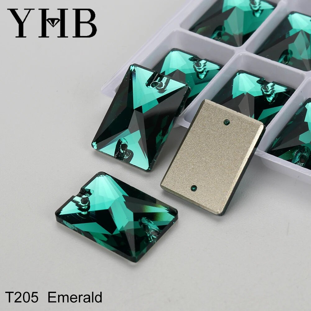 Стразы стеклянные изумрудные YHB T205 Emerald 18mm 25mm