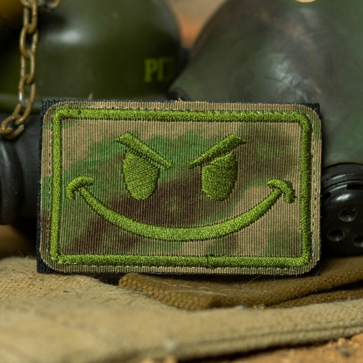 Нашивка ( шеврон патч patch ) тактическая Смайлик вышитая на липучке рип-стоп мох зеленый