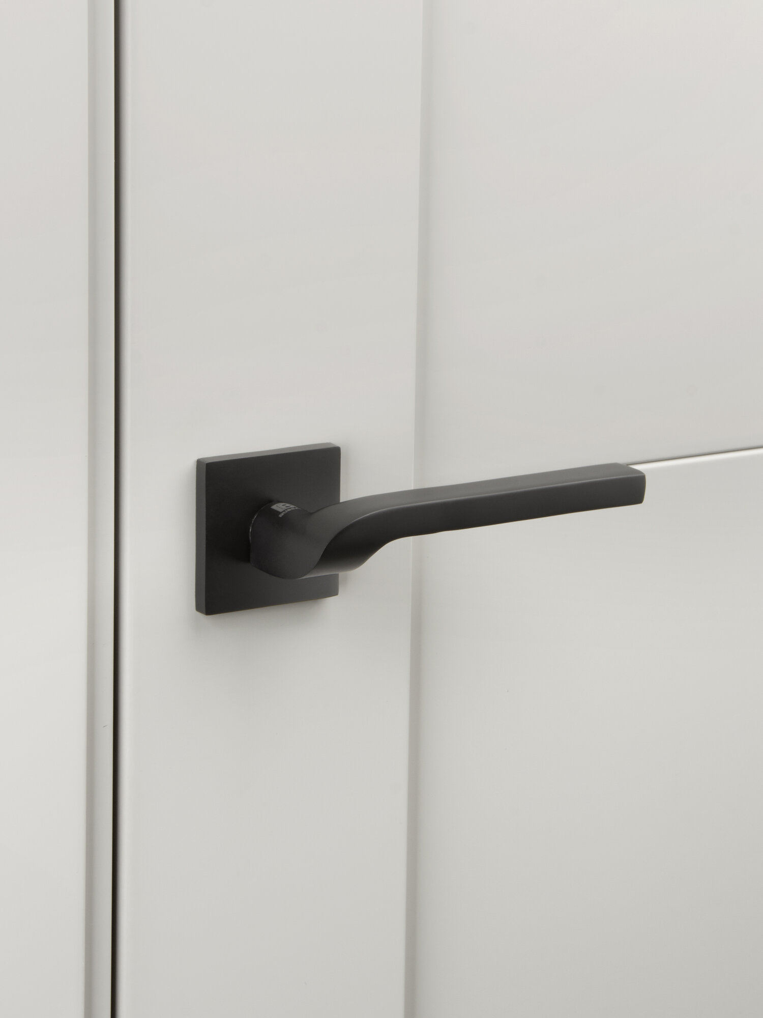 Ручка дверная на тонкой розетке BUSSARE Canto ESTA A-76-40 BLACK | черная